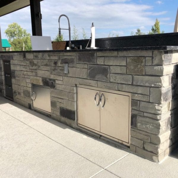 Charcoal Canyon Classic Grey Ashlar Style Real Stone Veneer | Quarry Mill