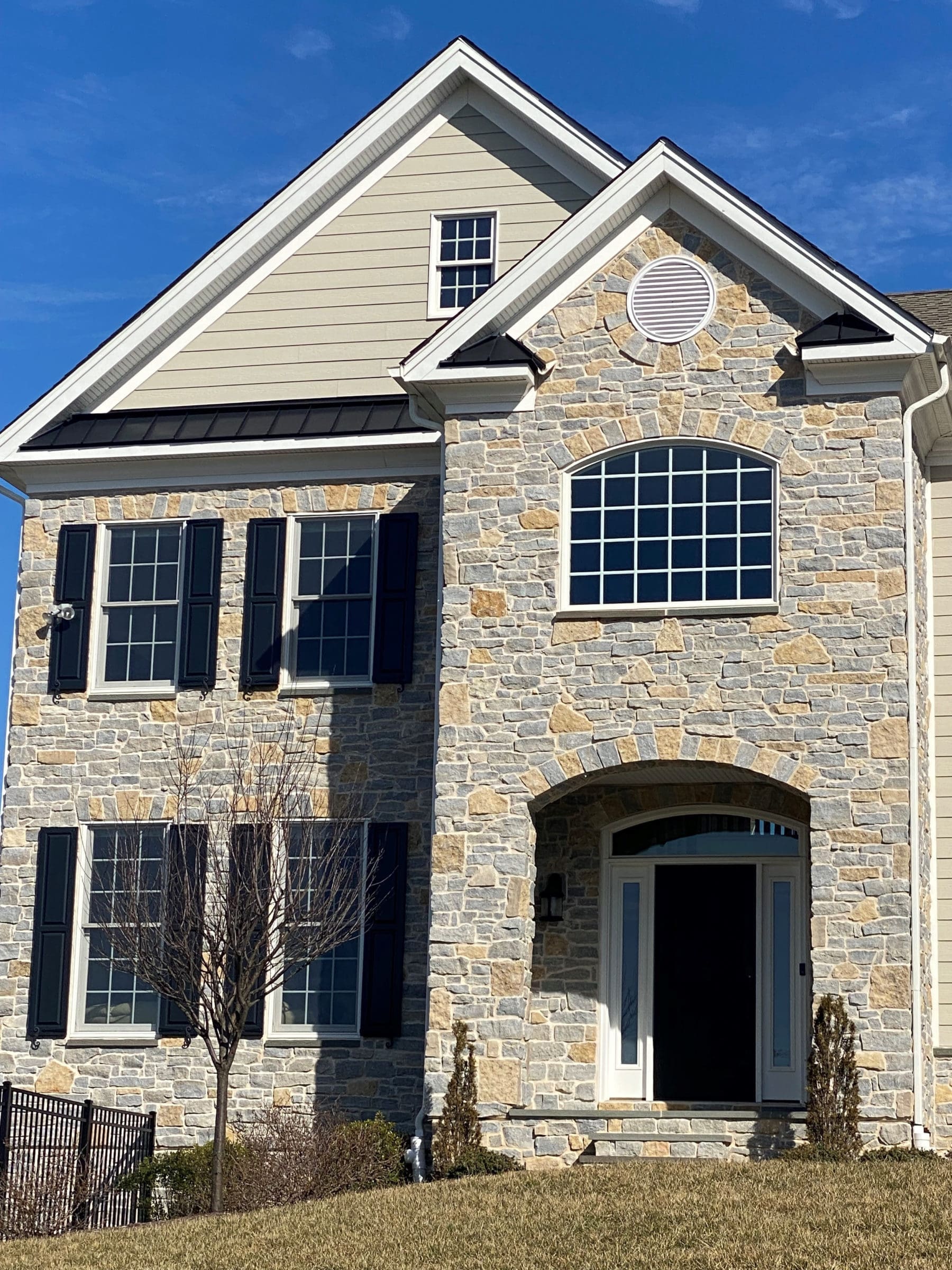 Castle Ridge Natural Thin Stone Veneer Exterior | Quarry Mill